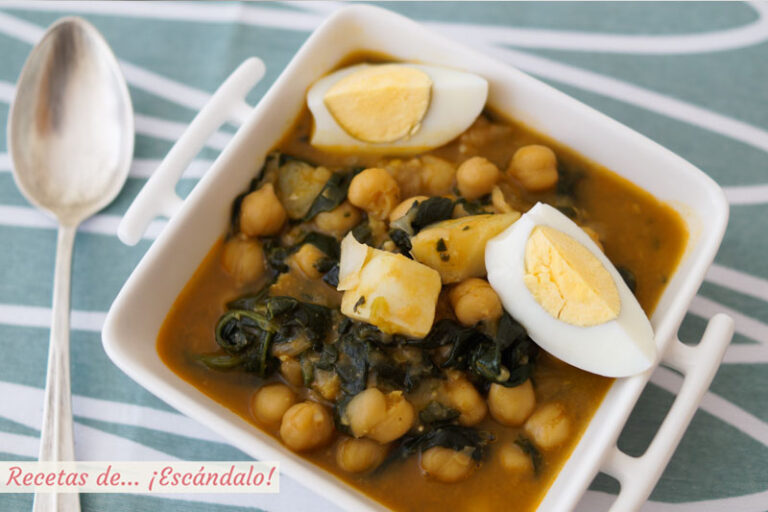 Potaje de garbanzos con bacalao y espinacas o potaje de vigilia ...