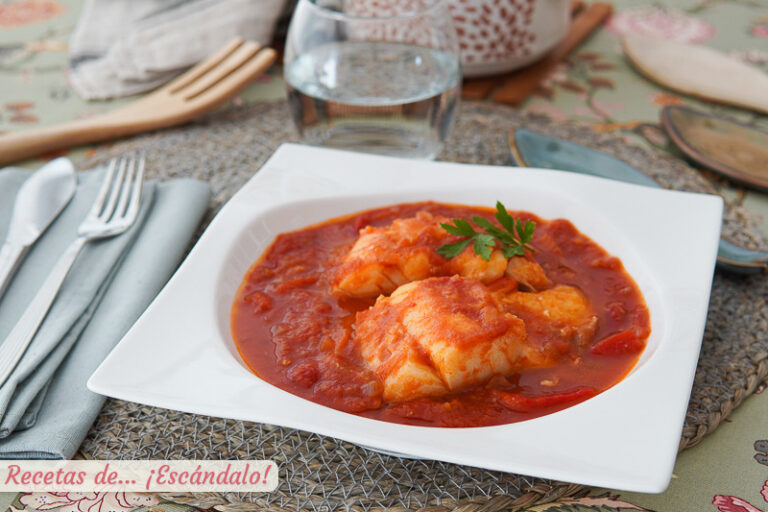 Merluza a la vizcaína, un plato de pescado sencillo y tradicional ...